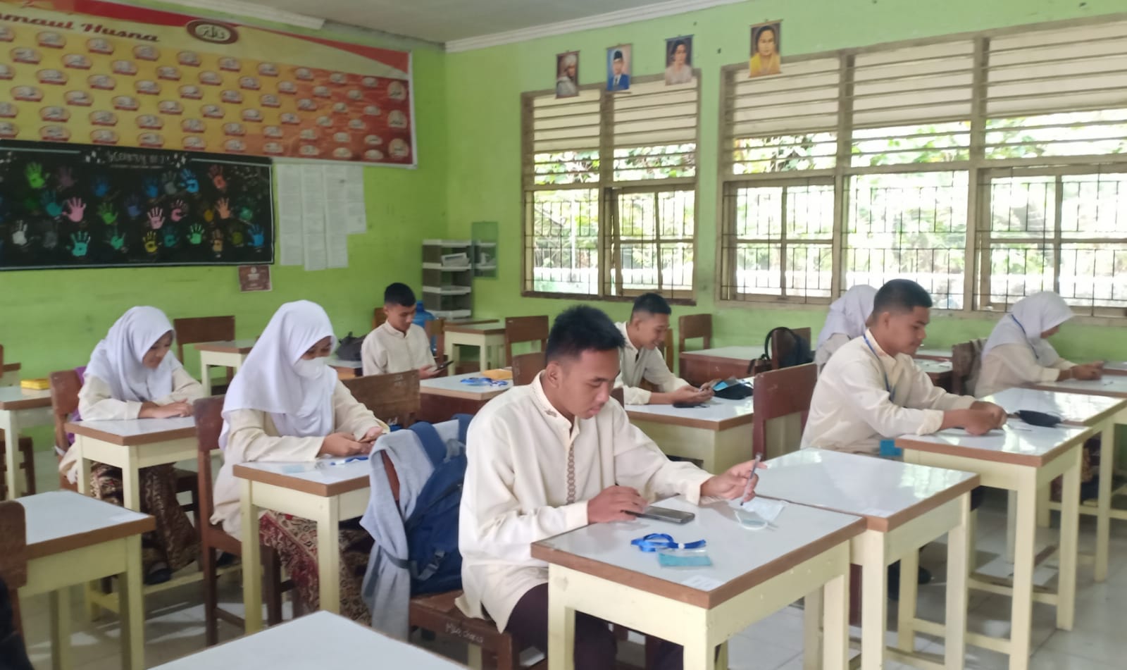 MAN 2 Padang Gunakan Aplikasi Fly Exam Pada PAT, Ini Kesan Siswa