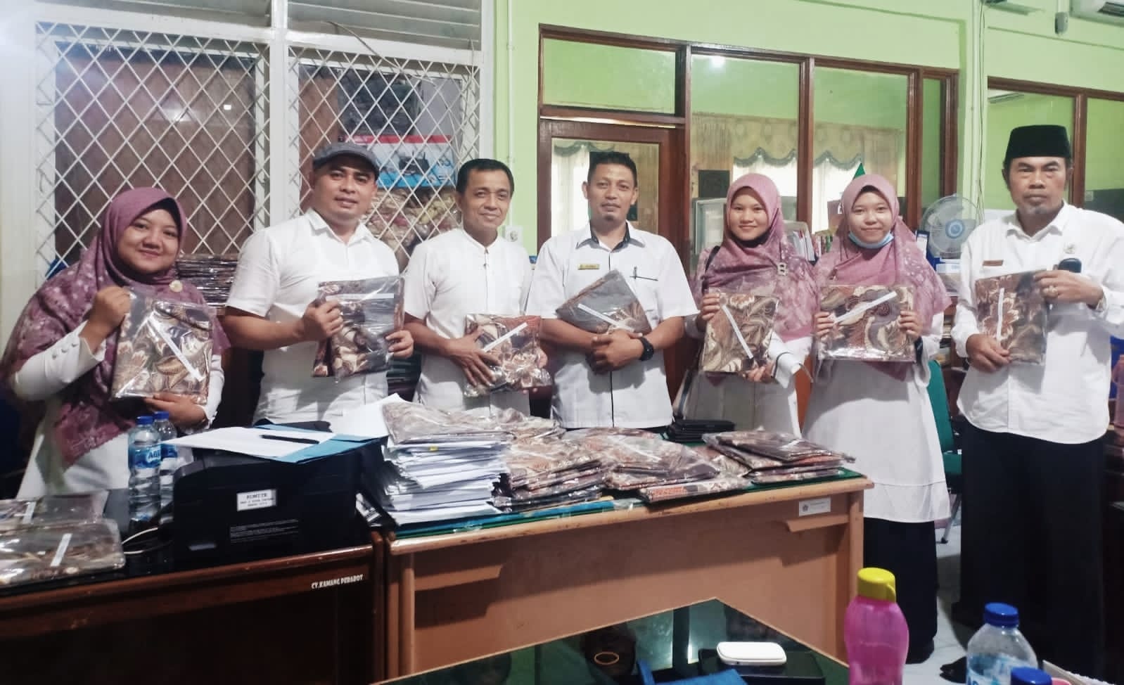 MAN 2 Padang Tetapkan Batik Terbaru Seragam Dinas Guru Dan Pegawai