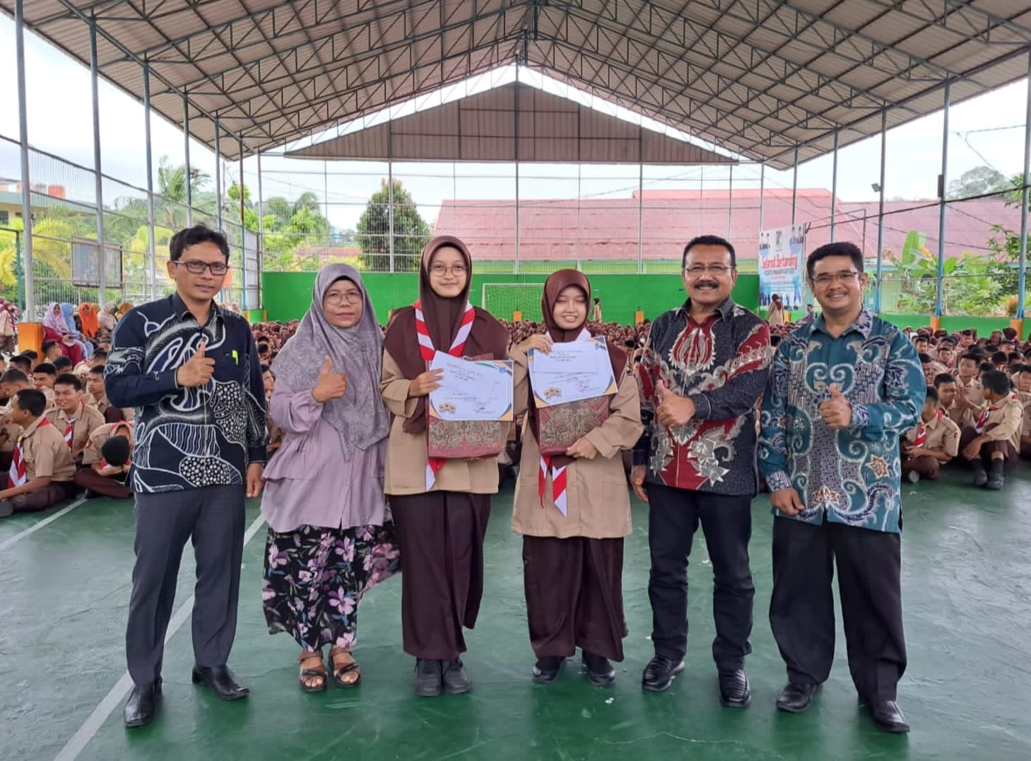 Ribuan Siswa MAN 2 Kota Padang Terima Hasil Belajar